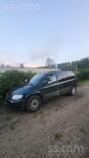 Green Chrysler Grand Voyager 2006 in Riga, with an engine capacity of 2.80 L and mileage of 274 thousand km for 2750 €, photo 5 on AUTOMOTO.COM.LV