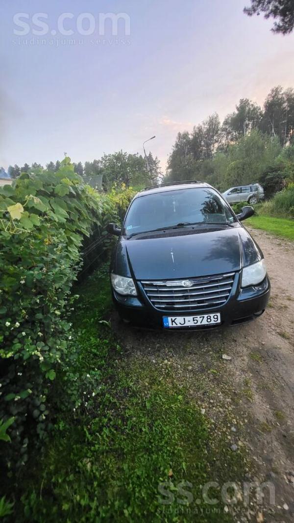 Green Chrysler Grand Voyager 2006 in Riga, with an engine capacity of 2.80 L and mileage of 274 thousand km for 2750 €, photo 8 on AUTOMOTO.COM.LV