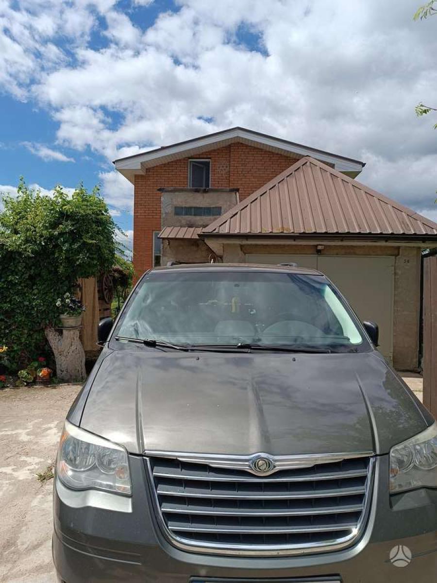Green Chrysler Grand Voyager 2010 in Kaunas, with an engine capacity of 3.78 L and mileage of 332 thousand km for 3700 €, photo 3 on AUTOMOTO.COM.LV