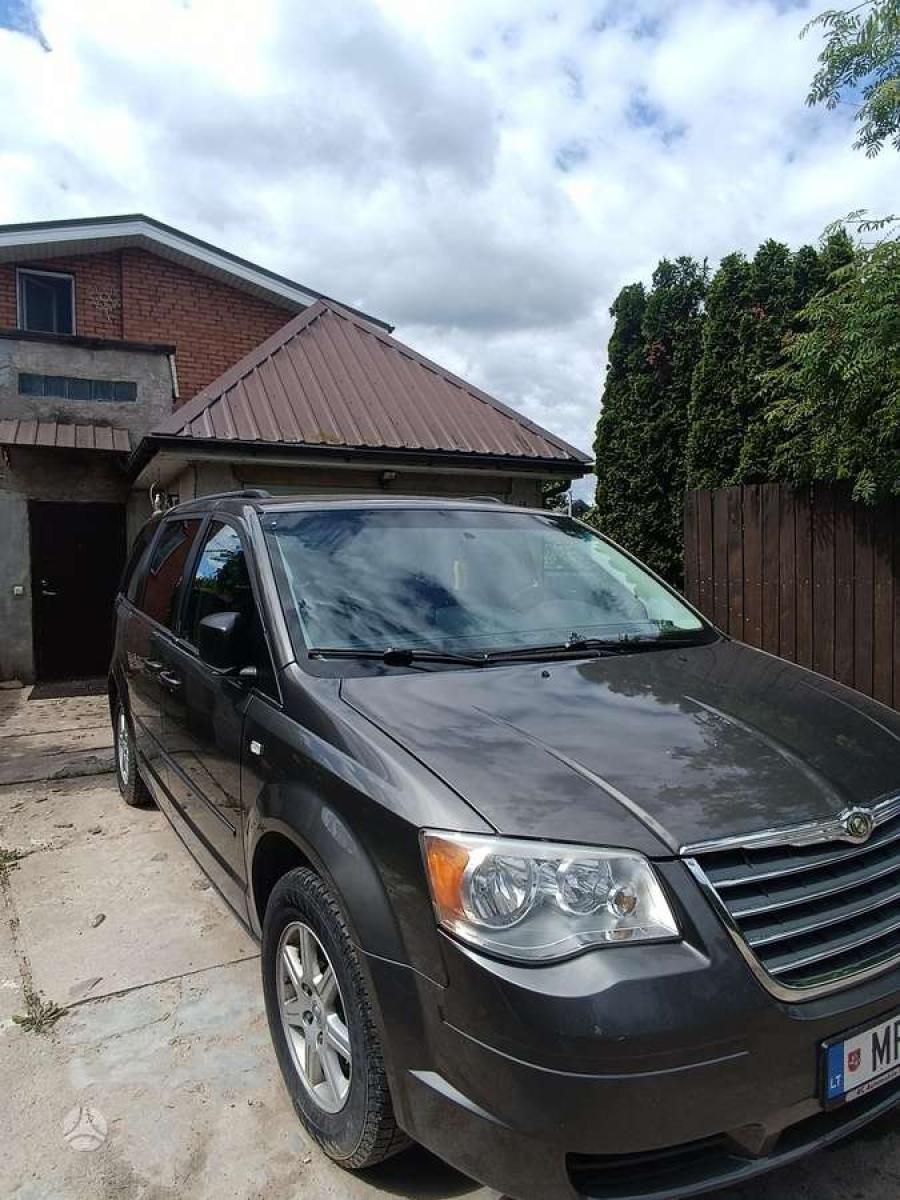 Green Chrysler Grand Voyager 2010 in Kaunas, with an engine capacity of 3.78 L and mileage of 332 thousand km for 3700 €, photo 4 on AUTOMOTO.COM.LV