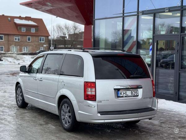 Pelēks Chrysler Grand Voyager 2008 Klaipėda, ar dzinēja tilpumu 2.80 L un nobraukumu 177 tūkst. km par 6250 €, foto 5 vietnē AUTOMOTO.COM.LV