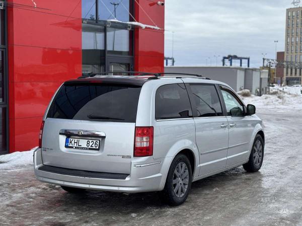 Pelēks Chrysler Grand Voyager 2008 Klaipėda, ar dzinēja tilpumu 2.80 L un nobraukumu 177 tūkst. km par 6250 €, foto 6 vietnē AUTOMOTO.COM.LV