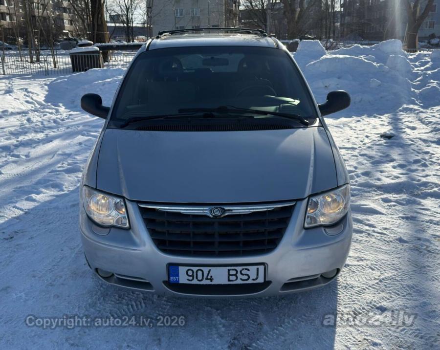 Grey Chrysler Grand Voyager 2006 in Tallinn, with an engine capacity of 2.80 L and mileage of 277 thousand km for 1399 €, photo 2 on AUTOMOTO.COM.LV
