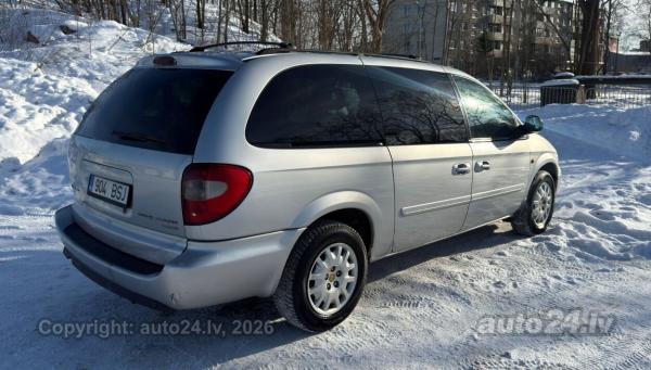 Grey Chrysler Grand Voyager 2006 in Tallinn, with an engine capacity of 2.80 L and mileage of 277 thousand km for 1399 €, photo 4 on AUTOMOTO.COM.LV