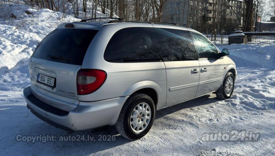 Grey Chrysler Grand Voyager 2006 in Tallinn, with an engine capacity of 2.80 L and mileage of 277 thousand km for 1399 €, photo 4 on AUTOMOTO.COM.LV