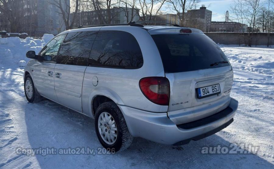 Grey Chrysler Grand Voyager 2006 in Tallinn, with an engine capacity of 2.80 L and mileage of 277 thousand km for 1399 €, photo 6 on AUTOMOTO.COM.LV