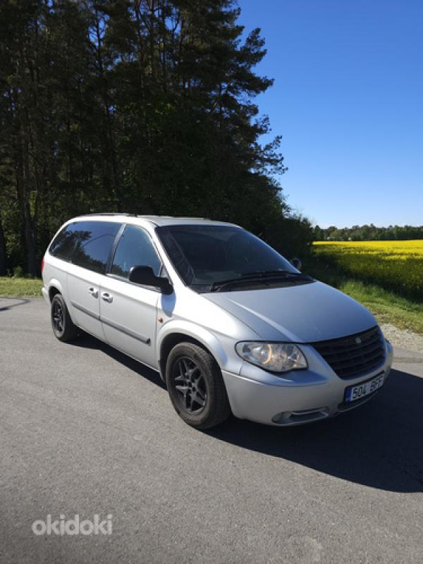 Grey Chrysler Grand Voyager 2007 in Tallinn, with an engine capacity of 2.80 L and mileage of 415 thousand km for 1450 €, photo 1 on AUTOMOTO.COM.LV