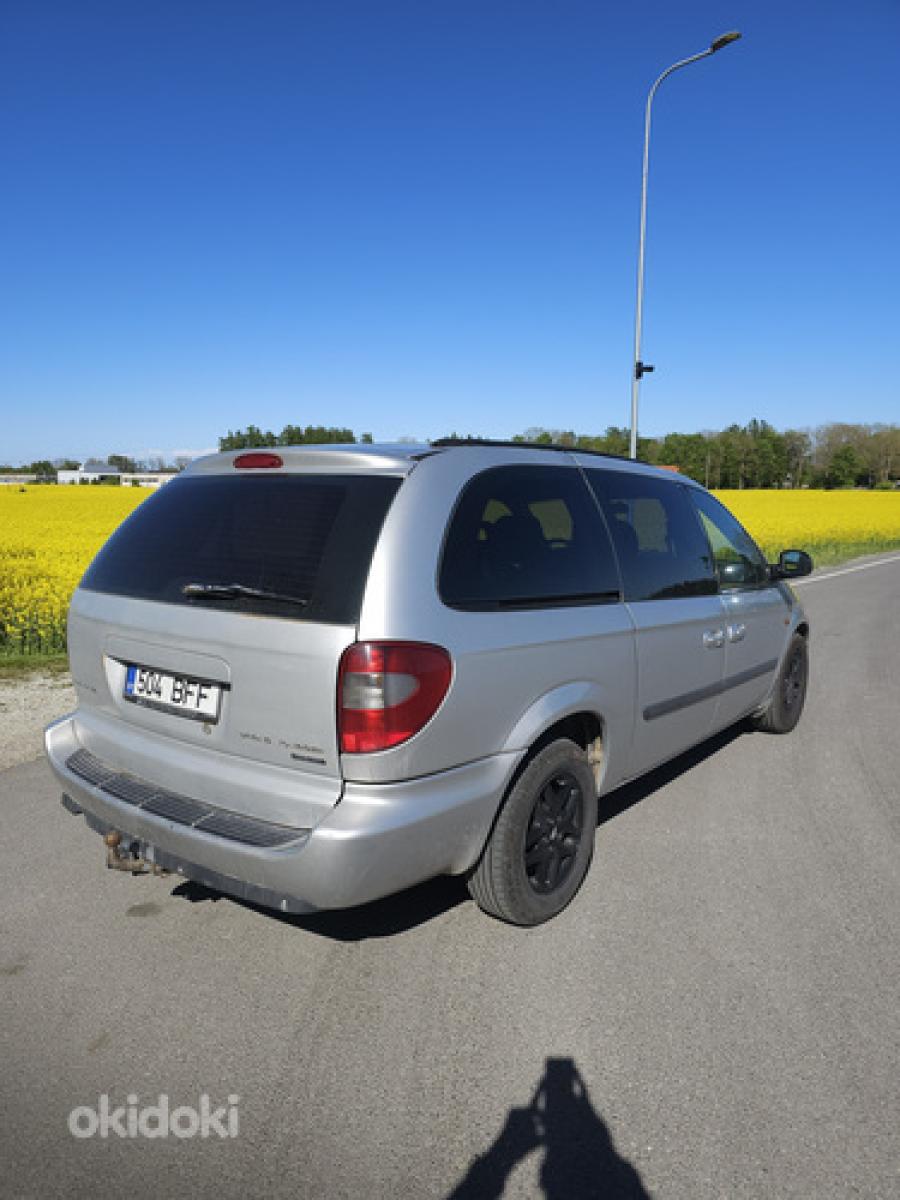 Pelēks Chrysler Grand Voyager 2007 Tallina, ar dzinēja tilpumu 2.80 L un nobraukumu 415 tūkst. km par 1450 €, foto 3 vietnē AUTOMOTO.COM.LV