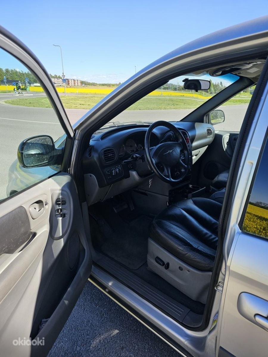 Pelēks Chrysler Grand Voyager 2007 Tallina, ar dzinēja tilpumu 2.80 L un nobraukumu 415 tūkst. km par 1450 €, foto 12 vietnē AUTOMOTO.COM.LV