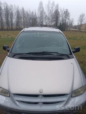 Pelēks Chrysler Grand Voyager 2000 Preiļi, ar dzinēja tilpumu 2.50 L un nobraukumu 312 tūkst. km par 1100 €, foto  vietnē AUTOMOTO.COM.LV