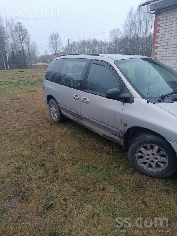 Grey Chrysler Grand Voyager 2000 in Preili, with an engine capacity of 2.50 L and mileage of 312 thousand km for 1100 €, photo 2 on AUTOMOTO.COM.LV