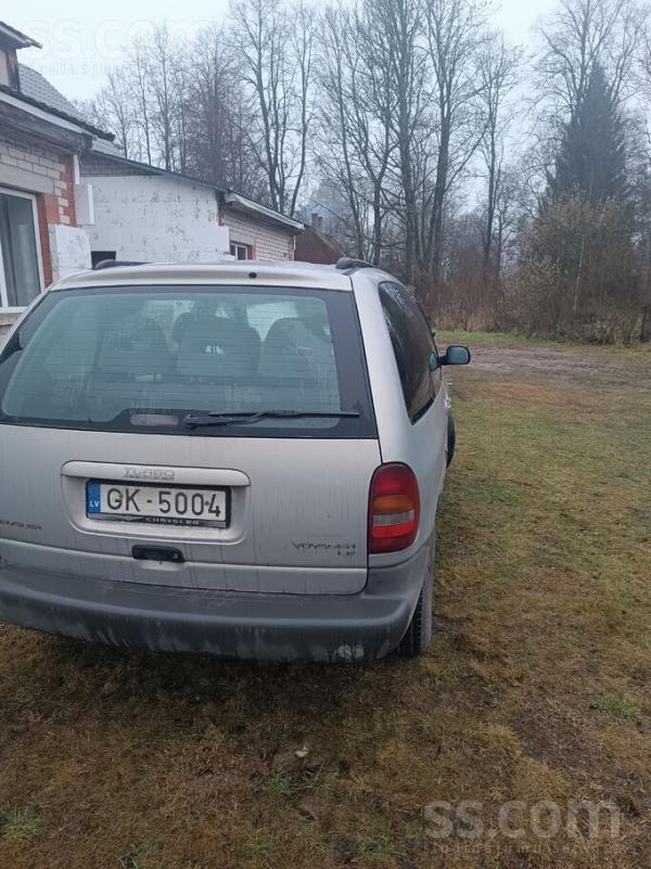 Grey Chrysler Grand Voyager 2000 in Preili, with an engine capacity of 2.50 L and mileage of 312 thousand km for 1100 €, photo 3 on AUTOMOTO.COM.LV