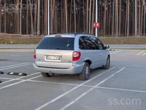 Grey Chrysler Grand Voyager 2001 in Riga, with an engine capacity of 2.50 L and mileage of 266 thousand km for 1550 €, photo  on AUTOMOTO.COM.LV