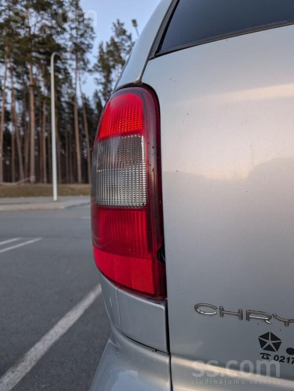 Pelēks Chrysler Grand Voyager 2001 Rīga, ar dzinēja tilpumu 2.50 L un nobraukumu 266 tūkst. km par 1550 €, foto 8 vietnē AUTOMOTO.COM.LV