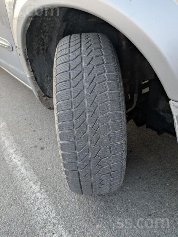 Pelēks Chrysler Grand Voyager 2001 Rīga, ar dzinēja tilpumu 2.50 L un nobraukumu 266 tūkst. km par 1550 €, foto 10 vietnē AUTOMOTO.COM.LV
