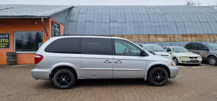 Grey Chrysler Grand Voyager 2002 in Valmiera, with an engine capacity of 3.30 L and mileage of 380 thousand km for 1900 €, photo 3 on AUTOMOTO.COM.LV