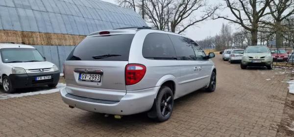 Pelēks Chrysler Grand Voyager 2002 Valmiera, ar dzinēja tilpumu 3.30 L un nobraukumu 380 tūkst. km par 1900 €, foto 3 vietnē AUTOMOTO.COM.LV