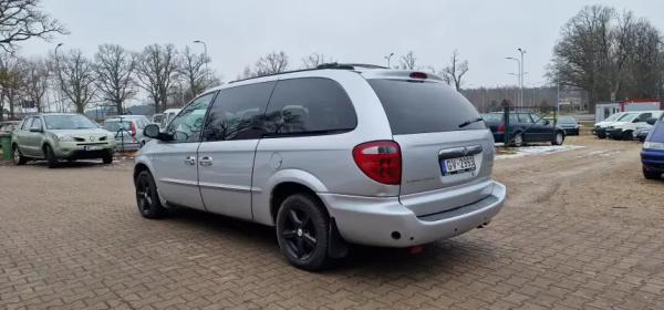 Pelēks Chrysler Grand Voyager 2002 Valmiera, ar dzinēja tilpumu 3.30 L un nobraukumu 380 tūkst. km par 1900 €, foto 4 vietnē AUTOMOTO.COM.LV
