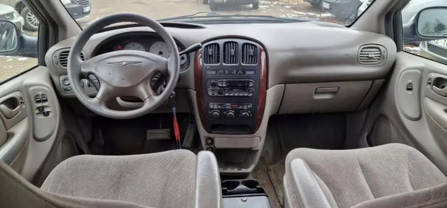 Grey Chrysler Grand Voyager 2002 in Valmiera, with an engine capacity of 3.30 L and mileage of 380 thousand km for 1900 €, photo 8 on AUTOMOTO.COM.LV