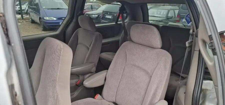 Grey Chrysler Grand Voyager 2002 in Valmiera, with an engine capacity of 3.30 L and mileage of 380 thousand km for 1900 €, photo 11 on AUTOMOTO.COM.LV