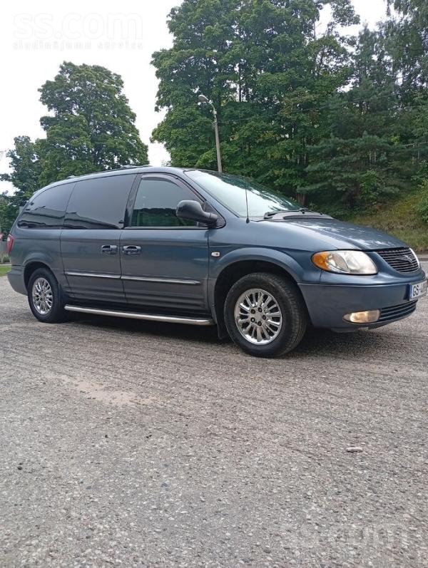 Pelēks Chrysler Grand Voyager 2002 Rīga, ar dzinēja tilpumu 3.80 L un nobraukumu 300 tūkst. km par 2000 €, foto 2 vietnē AUTOMOTO.COM.LV