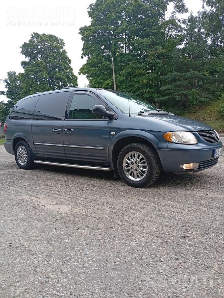 Grey Chrysler Grand Voyager 2002 in Riga, with an engine capacity of 3.80 L and mileage of 300 thousand km for 2000 €, photo 3 on AUTOMOTO.COM.LV