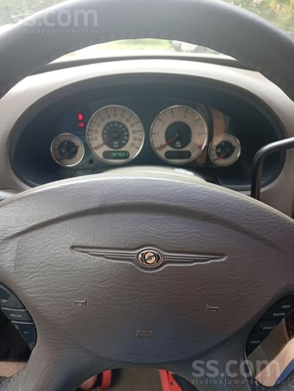 Pelēks Chrysler Grand Voyager 2002 Rīga, ar dzinēja tilpumu 3.80 L un nobraukumu 300 tūkst. km par 2000 €, foto 4 vietnē AUTOMOTO.COM.LV
