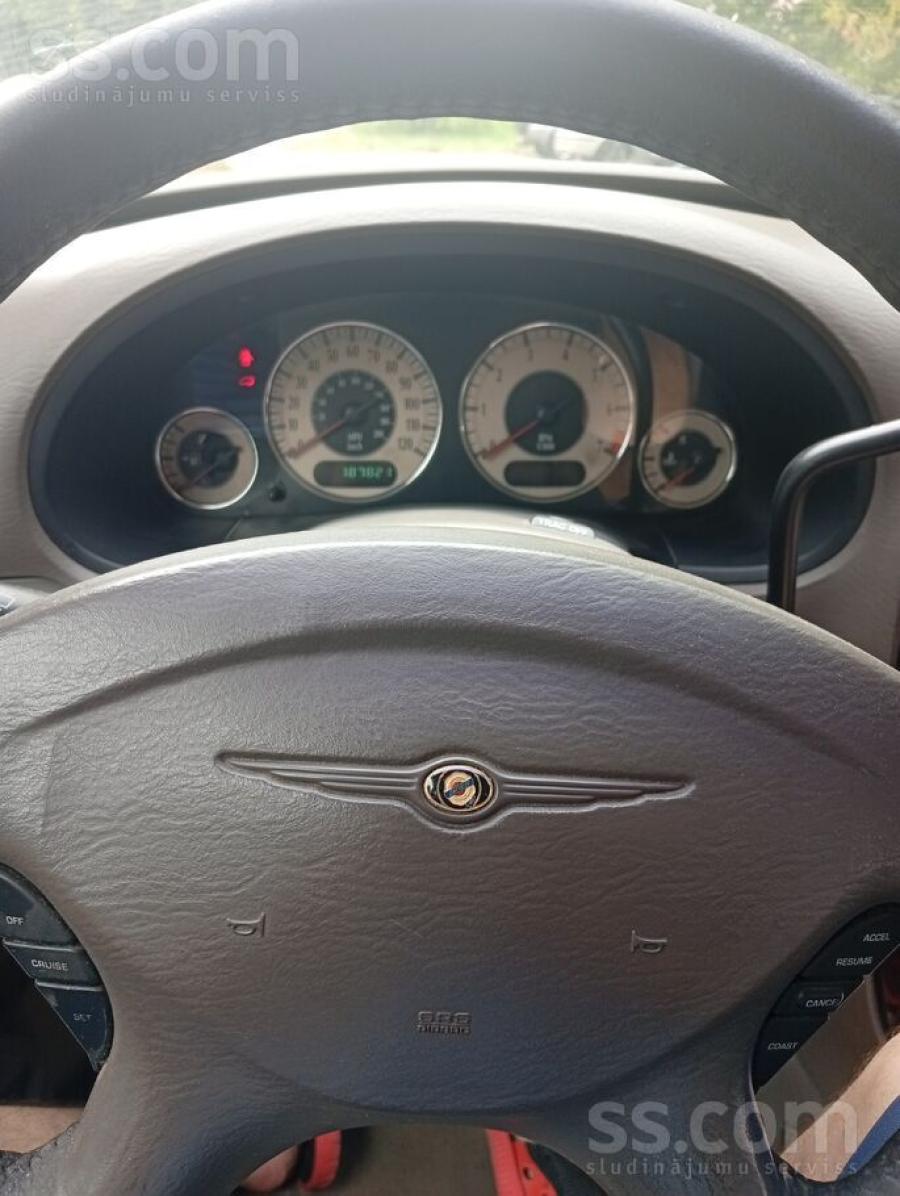 Grey Chrysler Grand Voyager 2002 in Riga, with an engine capacity of 3.80 L and mileage of 300 thousand km for 2000 €, photo 5 on AUTOMOTO.COM.LV