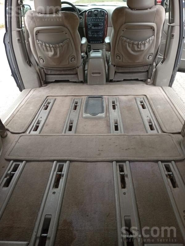 Pelēks Chrysler Grand Voyager 2002 Rīga, ar dzinēja tilpumu 3.80 L un nobraukumu 300 tūkst. km par 2000 €, foto 6 vietnē AUTOMOTO.COM.LV