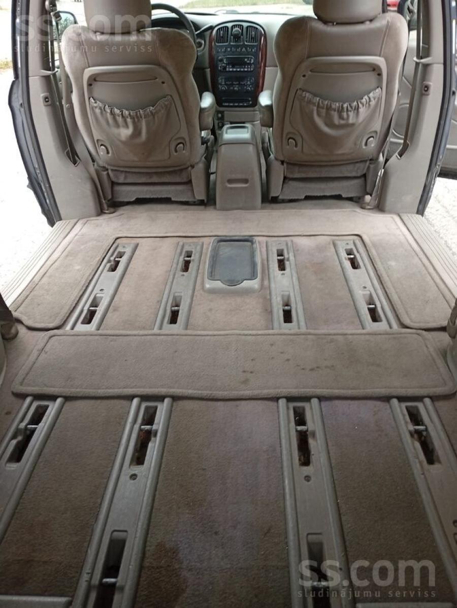 Grey Chrysler Grand Voyager 2002 in Riga, with an engine capacity of 3.80 L and mileage of 300 thousand km for 2000 €, photo 7 on AUTOMOTO.COM.LV