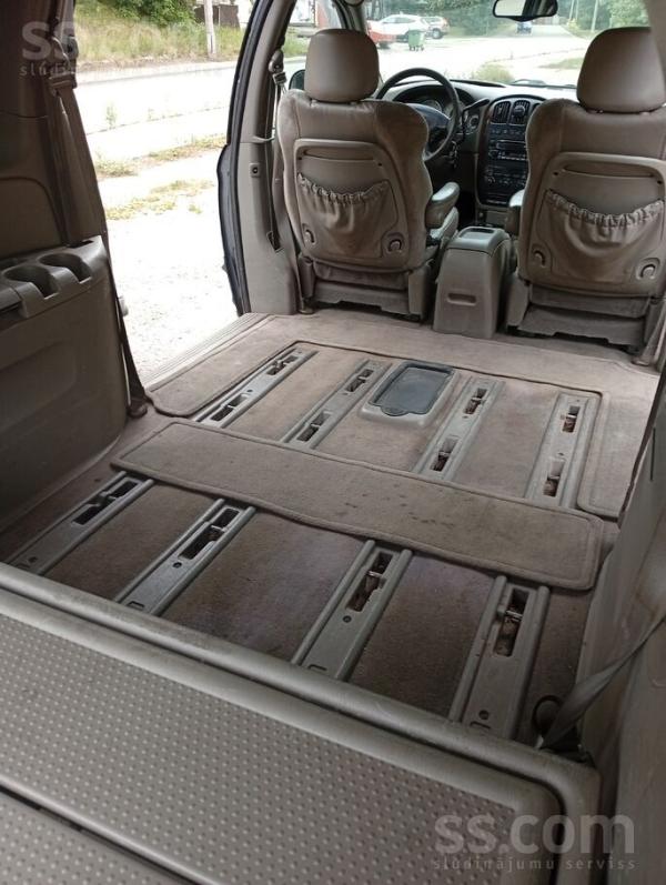 Pelēks Chrysler Grand Voyager 2002 Rīga, ar dzinēja tilpumu 3.80 L un nobraukumu 300 tūkst. km par 2000 €, foto 7 vietnē AUTOMOTO.COM.LV