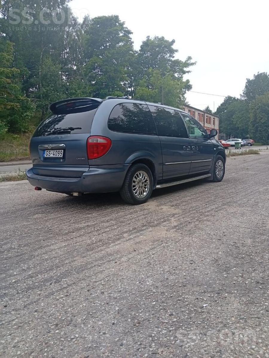 Grey Chrysler Grand Voyager 2002 in Riga, with an engine capacity of 3.80 L and mileage of 300 thousand km for 2000 €, photo 10 on AUTOMOTO.COM.LV