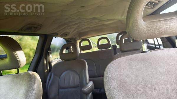 Pelēks Chrysler Grand Voyager 2002 Kuldīga, ar dzinēja tilpumu 2.50 L un nobraukumu 393 tūkst. km par 2000 €, foto 5 vietnē AUTOMOTO.COM.LV