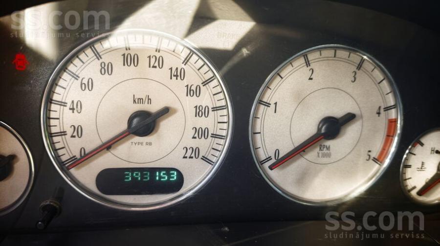 Pelēks Chrysler Grand Voyager 2002 Kuldīga, ar dzinēja tilpumu 2.50 L un nobraukumu 393 tūkst. km par 2000 €, foto 6 vietnē AUTOMOTO.COM.LV
