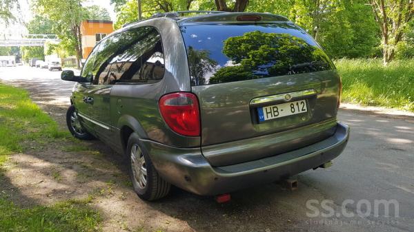 Pelēks Chrysler Grand Voyager 2003 Rīga, ar dzinēja tilpumu 3.80 L un nobraukumu 250 tūkst. km par 1500 €, foto 4 vietnē AUTOMOTO.COM.LV