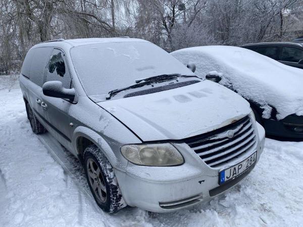 Grey Chrysler Grand Voyager 2004 in Kaunas, with an engine capacity of 3.30 L and mileage of 390 thousand km for 699 €, photo 1 on AUTOMOTO.COM.LV