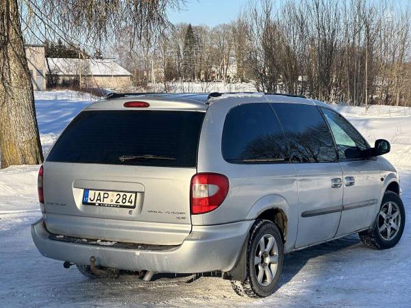Pelēks Chrysler Grand Voyager 2004 Viļņa, ar dzinēja tilpumu 3.30 L un nobraukumu 390 tūkst. km par 999 €, foto 3 vietnē AUTOMOTO.COM.LV