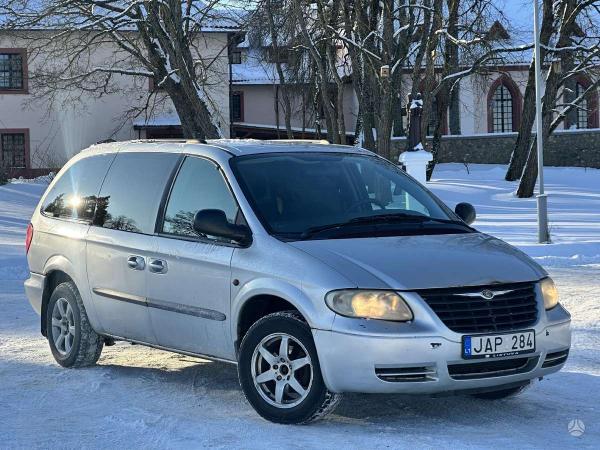Pelēks Chrysler Grand Voyager 2004 Viļņa, ar dzinēja tilpumu 3.30 L un nobraukumu 300 tūkst. km par 899 €, foto 1 vietnē AUTOMOTO.COM.LV