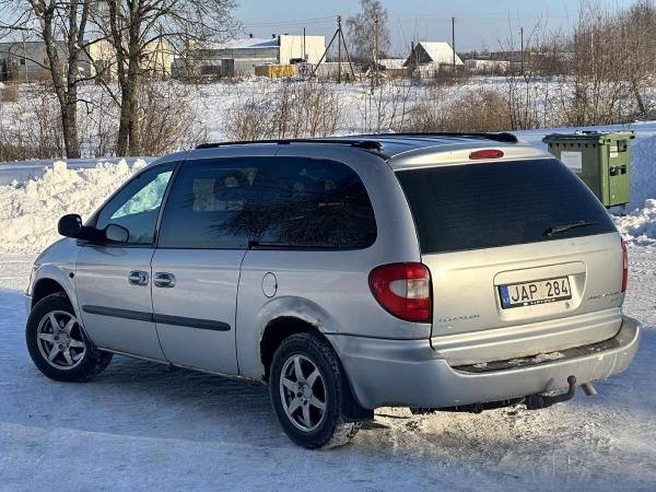 Pelēks Chrysler Grand Voyager 2004 Viļņa, ar dzinēja tilpumu 3.30 L un nobraukumu 300 tūkst. km par 899 €, foto 5 vietnē AUTOMOTO.COM.LV