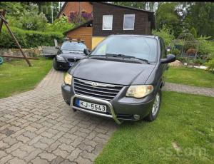 Grey Chrysler Grand Voyager 2004 in Cesis, with an engine capacity of 2.50 L and mileage of 360 thousand km for 1650 €, photo  on AUTOMOTO.COM.LV
