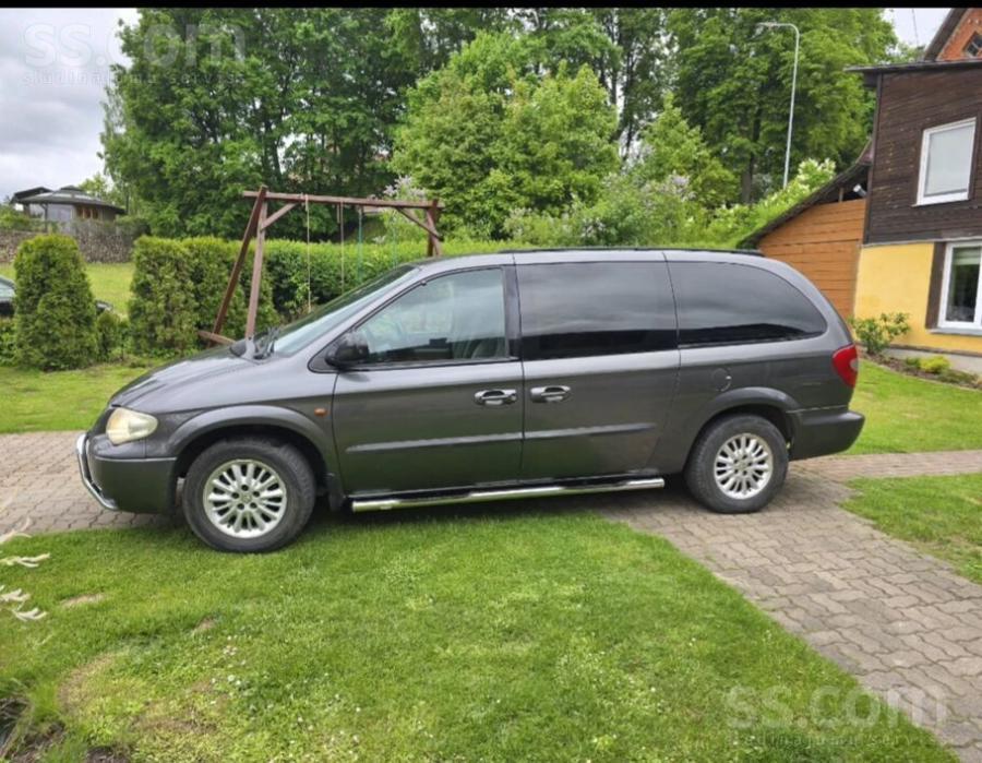 Grey Chrysler Grand Voyager 2004 in Valka, with an engine capacity of 2.50 L and mileage of 360 thousand km for 1655 €, photo 3 on AUTOMOTO.COM.LV