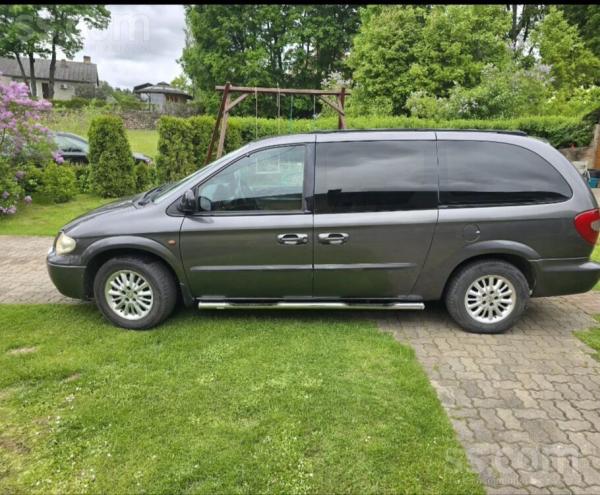 Grey Chrysler Grand Voyager 2004 in Valka, with an engine capacity of 2.50 L and mileage of 360 thousand km for 1655 €, photo 4 on AUTOMOTO.COM.LV