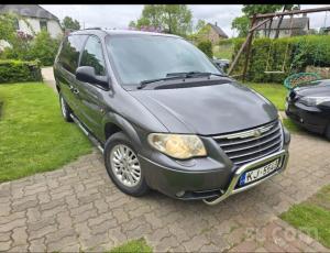 Grey Chrysler Grand Voyager 2004 in Valka, with an engine capacity of 2.50 L and mileage of 360 thousand km for 1655 €, photo 10 on AUTOMOTO.COM.LV