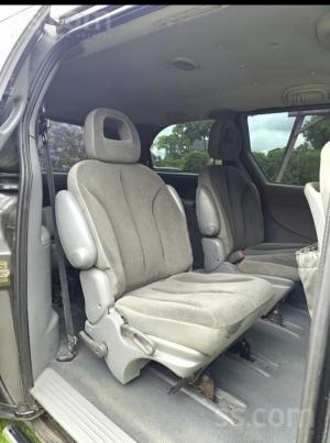 Grey Chrysler Grand Voyager 2004 in Valka, with an engine capacity of 2.50 L and mileage of 360 thousand km for 1655 €, photo 14 on AUTOMOTO.COM.LV