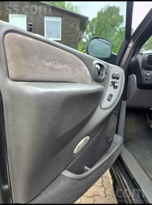 Grey Chrysler Grand Voyager 2004 in Valka, with an engine capacity of 2.50 L and mileage of 360 thousand km for 1655 €, photo 15 on AUTOMOTO.COM.LV