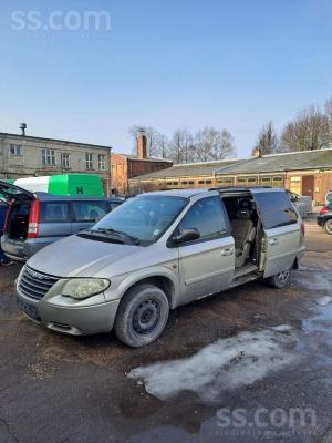Pelēks Chrysler Grand Voyager 2004 Liepāja, ar dzinēja tilpumu 3.30 L un nobraukumu 402 tūkst. km par 830 €, foto 4 vietnē AUTOMOTO.COM.LV