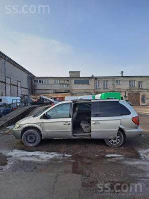 Pelēks Chrysler Grand Voyager 2004 Liepāja, ar dzinēja tilpumu 3.30 L un nobraukumu 402 tūkst. km par 830 €, foto 5 vietnē AUTOMOTO.COM.LV