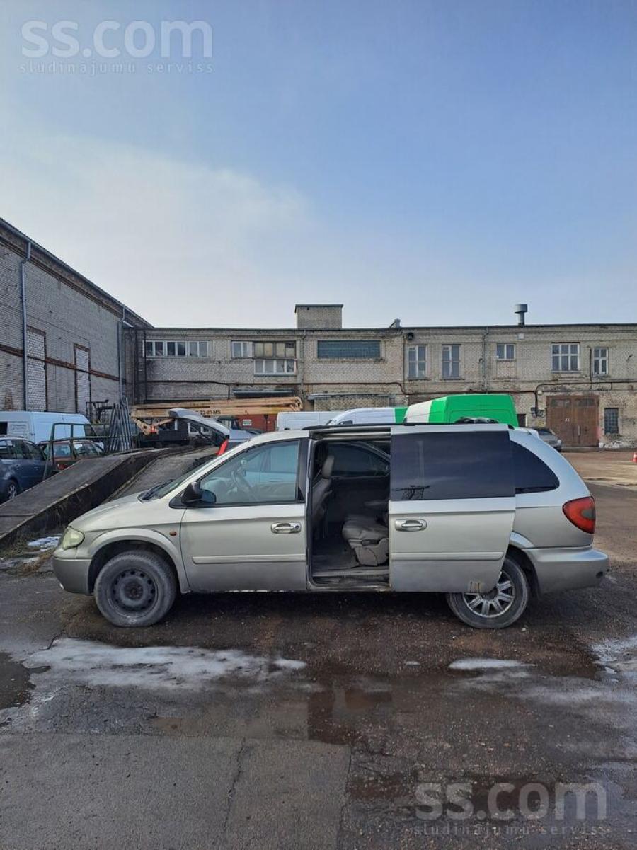 Pelēks Chrysler Grand Voyager 2004 Liepāja, ar dzinēja tilpumu 3.30 L un nobraukumu 402 tūkst. km par 830 €, foto 5 vietnē AUTOMOTO.COM.LV