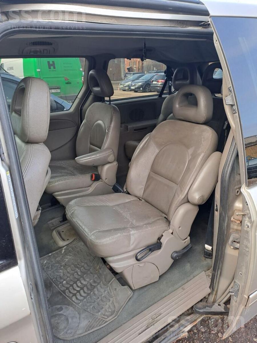 Pelēks Chrysler Grand Voyager 2004 Liepāja, ar dzinēja tilpumu 3.30 L un nobraukumu 402 tūkst. km par 830 €, foto 7 vietnē AUTOMOTO.COM.LV
