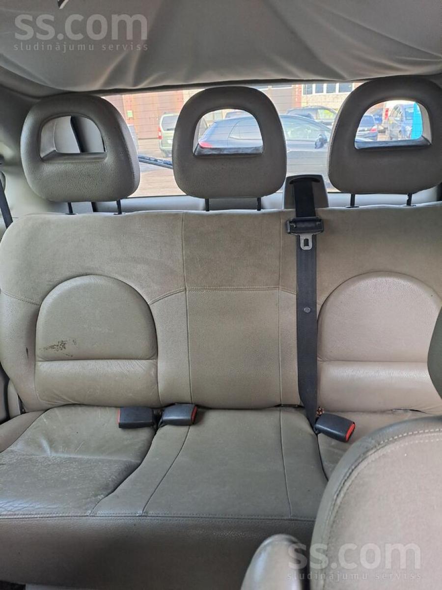 Pelēks Chrysler Grand Voyager 2004 Liepāja, ar dzinēja tilpumu 3.30 L un nobraukumu 402 tūkst. km par 830 €, foto 8 vietnē AUTOMOTO.COM.LV